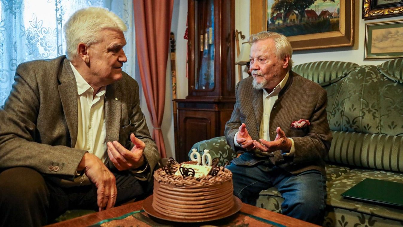 Kilencvenedik születésnapja alkalmából köszöntötték a szolnoki Hunya ...