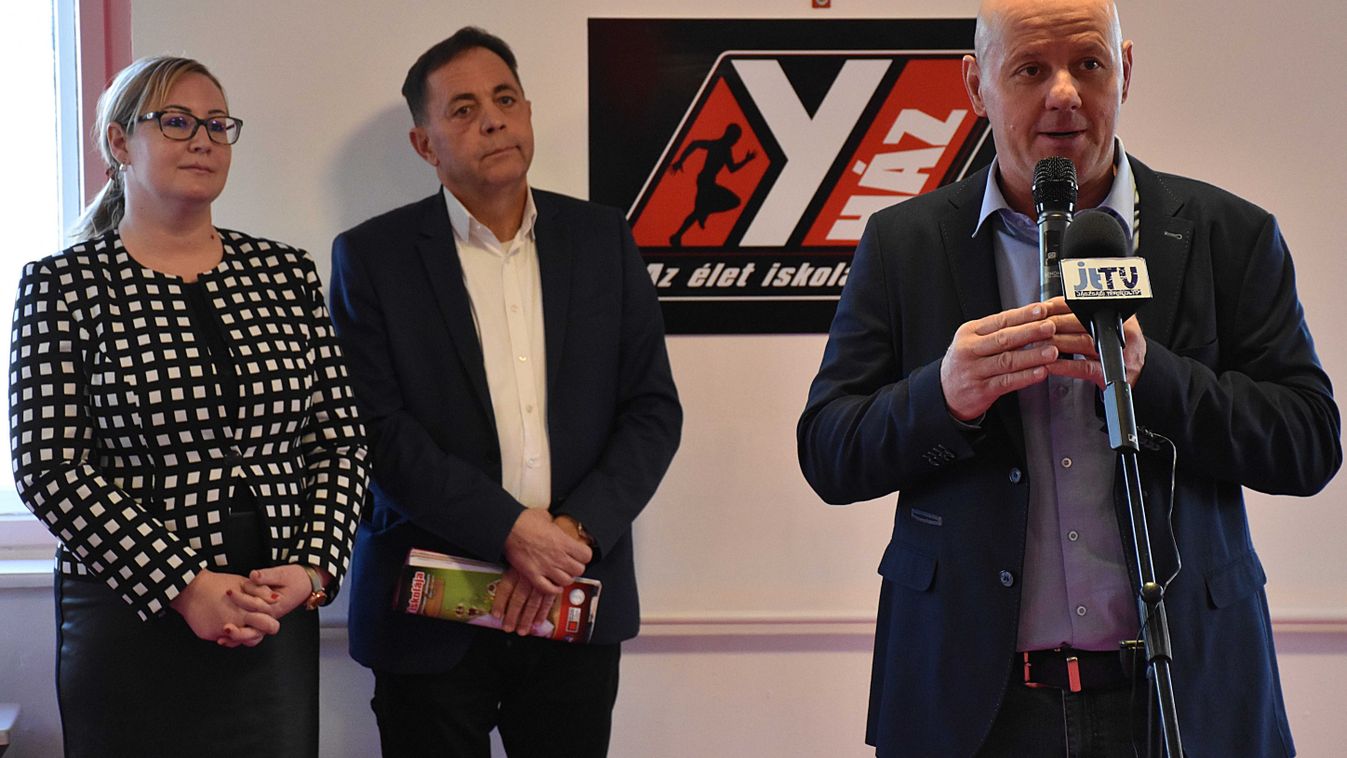 Átadták az összefogással kialakított Y-Házat Jászboldogházán