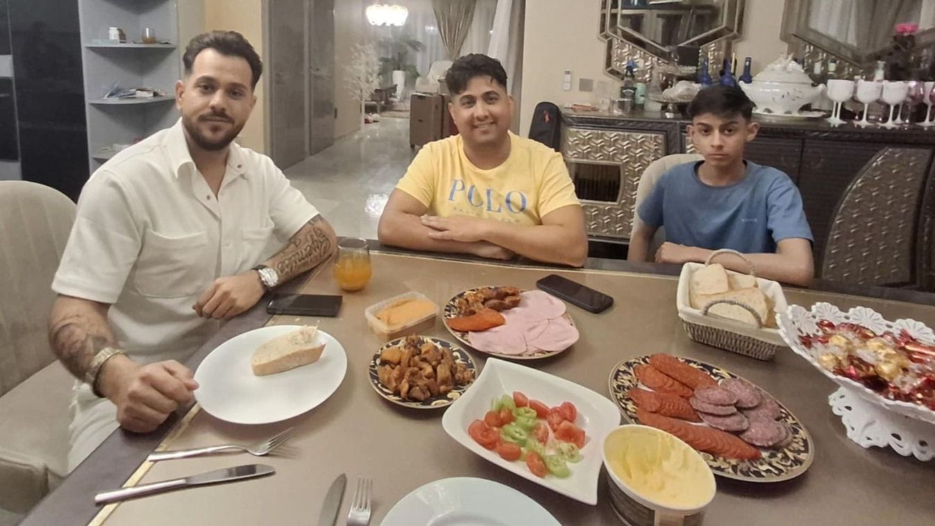 Meghitt családi reggeliről posztolt Gyémi, a testvérével együtt falatozott