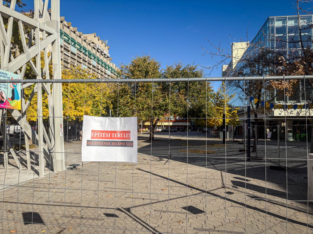 Lezárták a Hild János tér egy részét – ez áll a háttérben