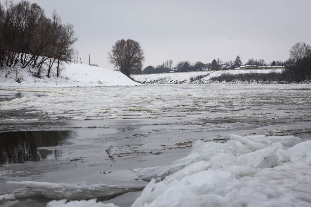 Évek óta senki nem látott ilyet, hétfő reggel tűnt fel Szolnoknál a ...