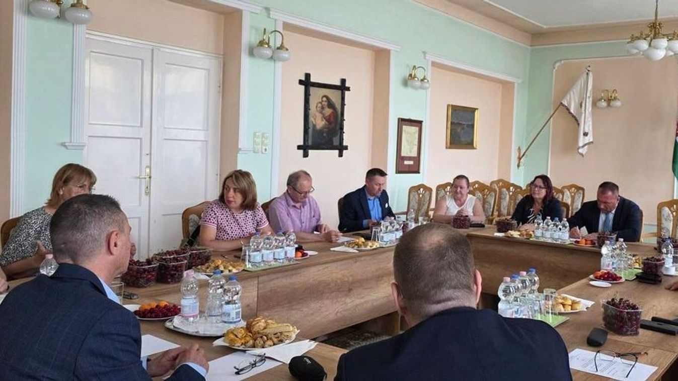 A közös munkáról egyeztetett Rost Andrea a választókerületi települések ...