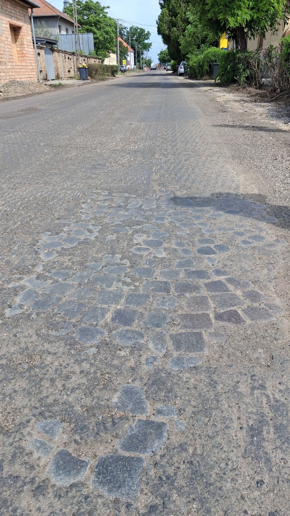 Történelmi macskaköves útra bukkantakTiszaföldváron
