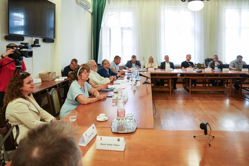 Soron kívüli ülést tartott a Jász-Nagykun-Szolnok vármegyei közgyűlés